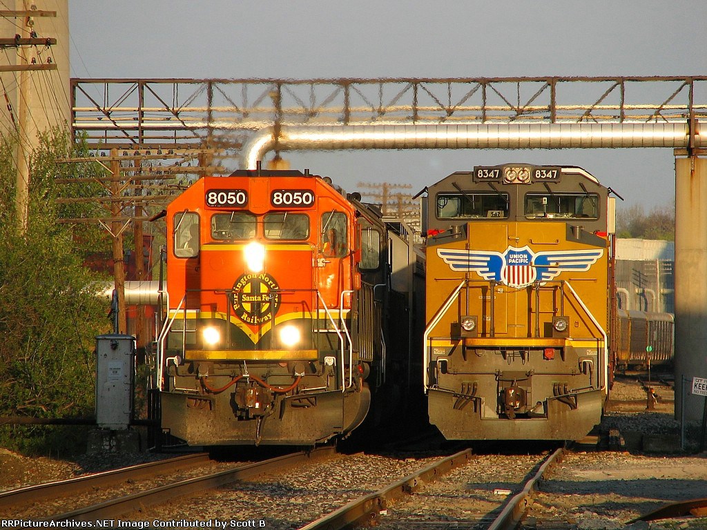 BNSF 8050 The 2 western giants side by side